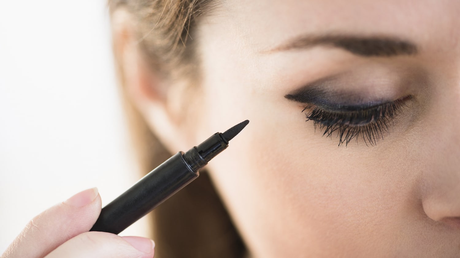How to Get Rid of Eyeliner Stains on Various Surfaces - StylePersuit